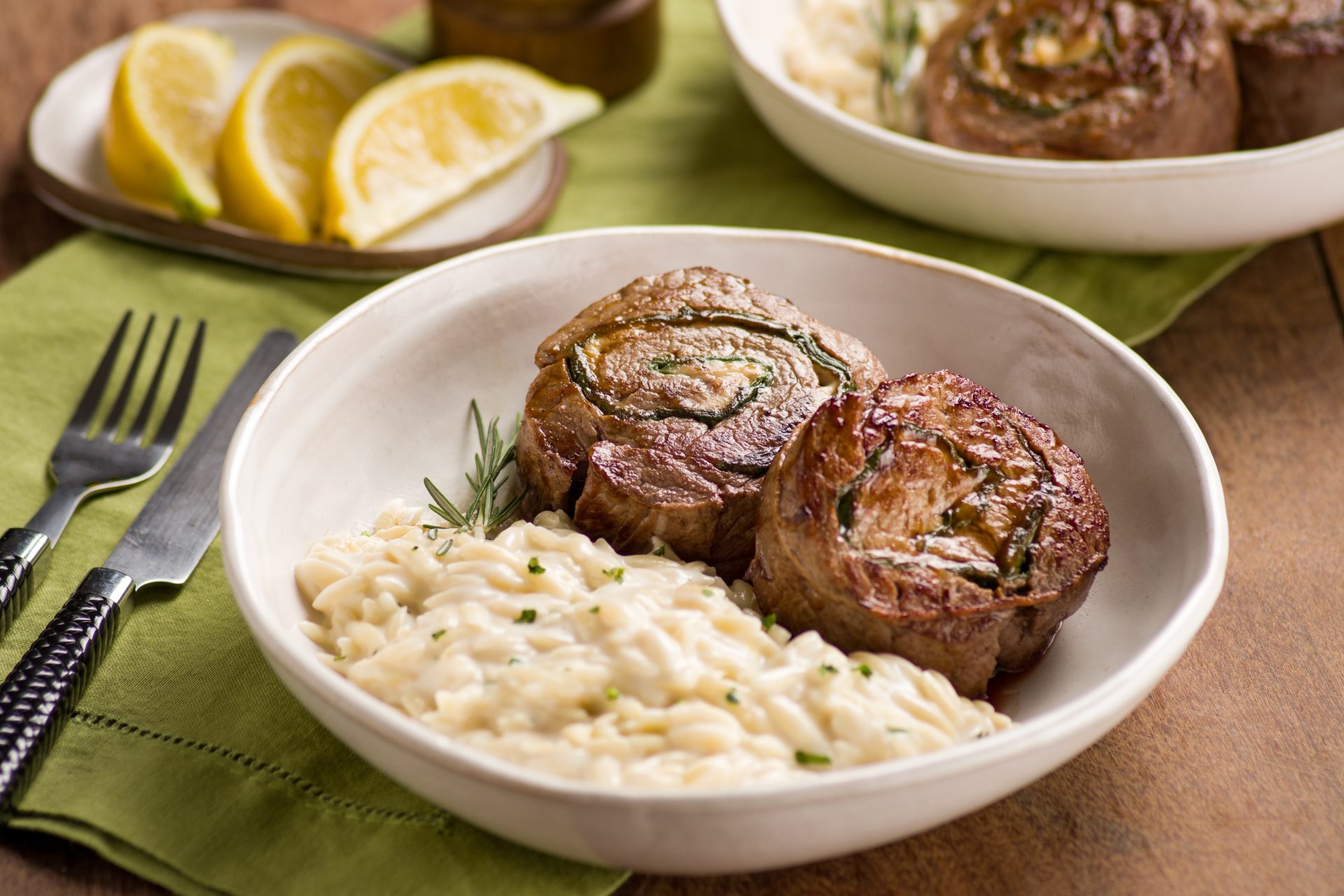 Receta de solomito relleno con espinacas, queso feta y risoni con crema ...