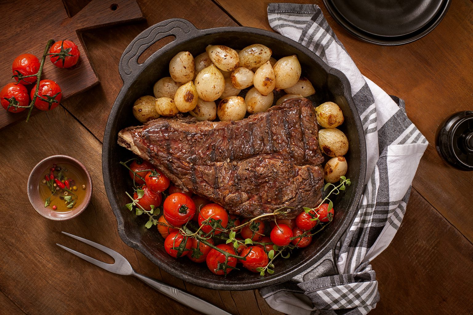 Aprenda a fazer Short Rib servido com tomate de rama e cebolas assadas ...