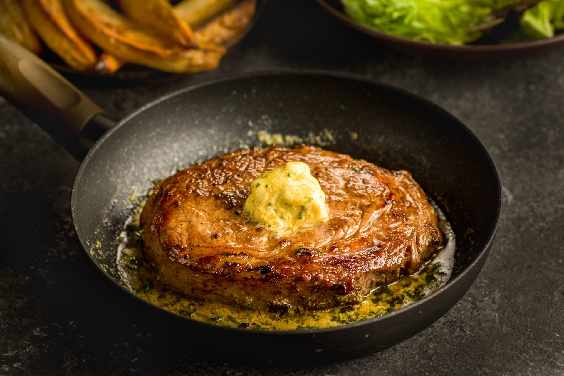 Entrecôte com manteiga de dijon e batatas rústicas – Minerva Foods ...