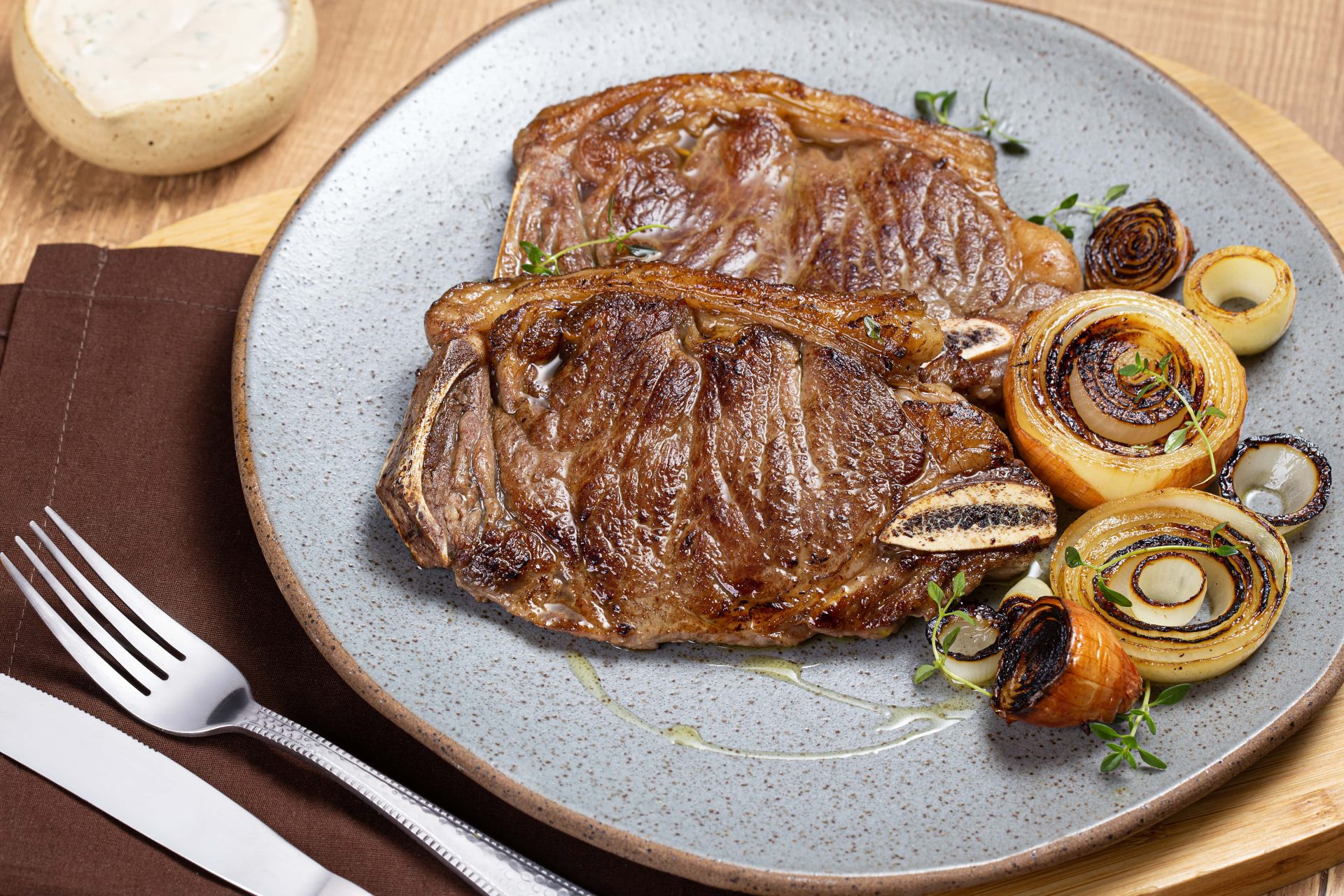 Como fazer bisteca ao molho ranch com cebola brulé – Minerva Foods ...