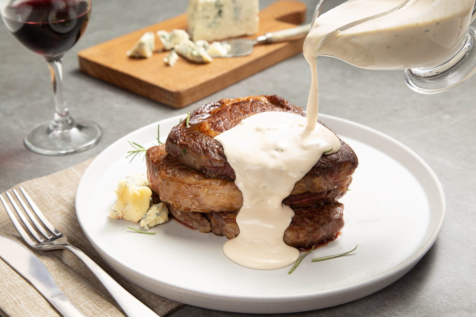 Contrafilé ao molho quatro queijos – Minerva Foods | Criando conexões ...